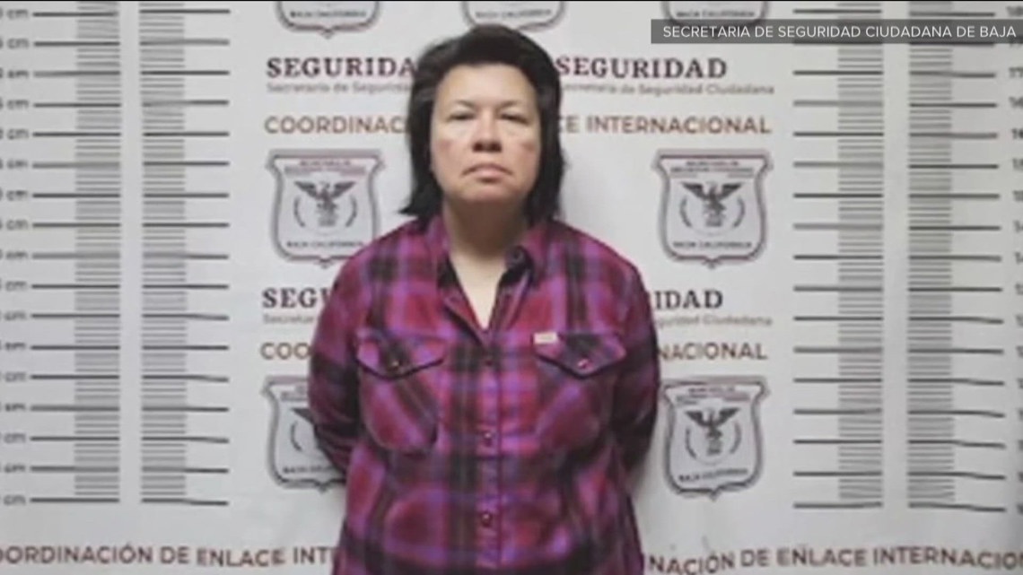 Police officer gets locked in backseat with female detainee | cbs8.com