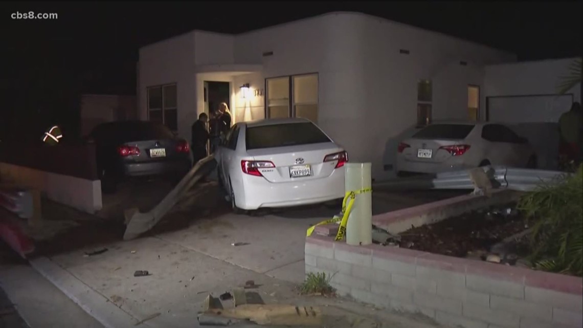 Driver hits guardrail, crashes into Point Loma home | cbs8.com