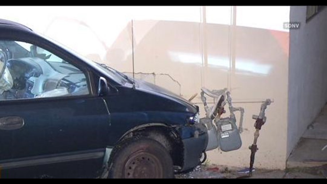 Minivan crashes into Imperial Beach home, causes gas leak | cbs8.com