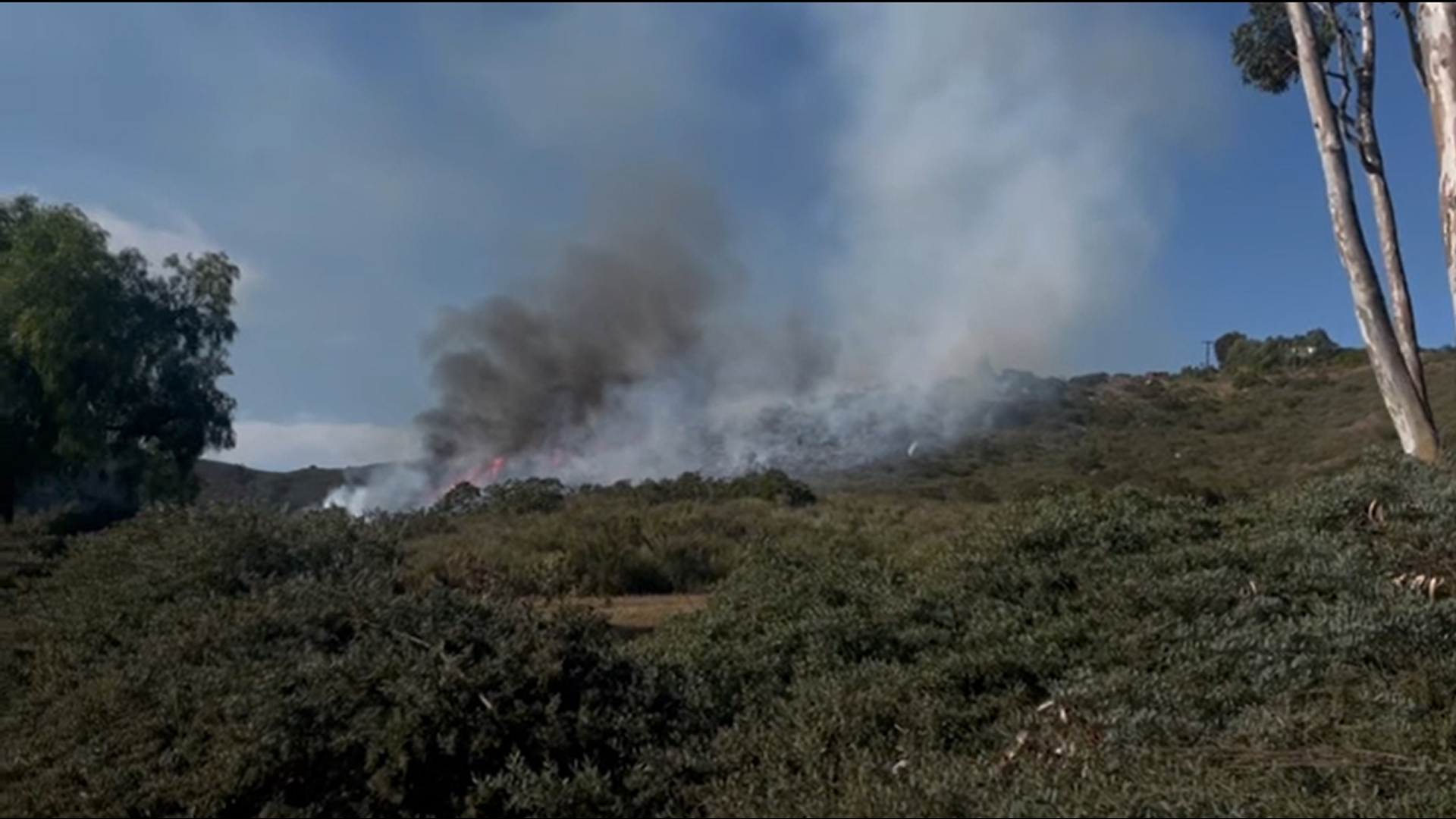 Brush fire, smoke, flames, evacuations, map in San Diego near Poway ...