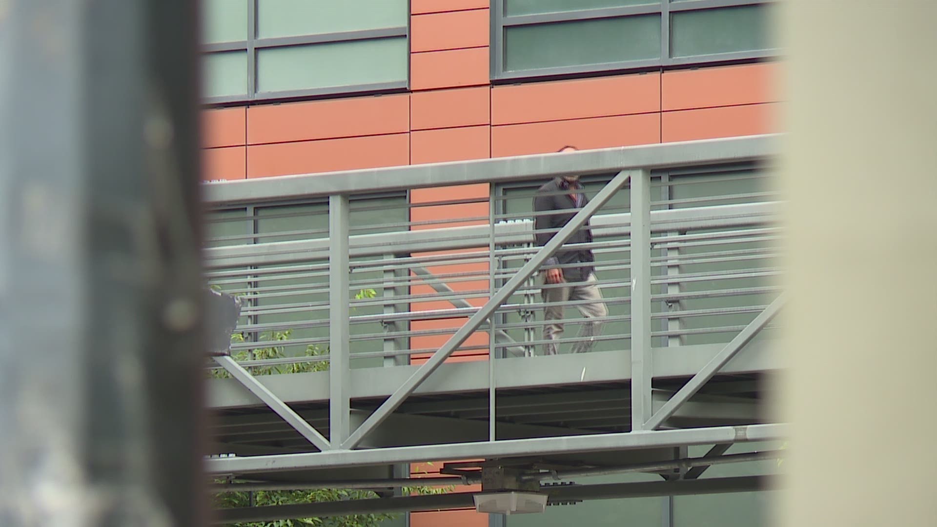New ferry footbridge opens at Seattle's Colman Dock | cbs8.com