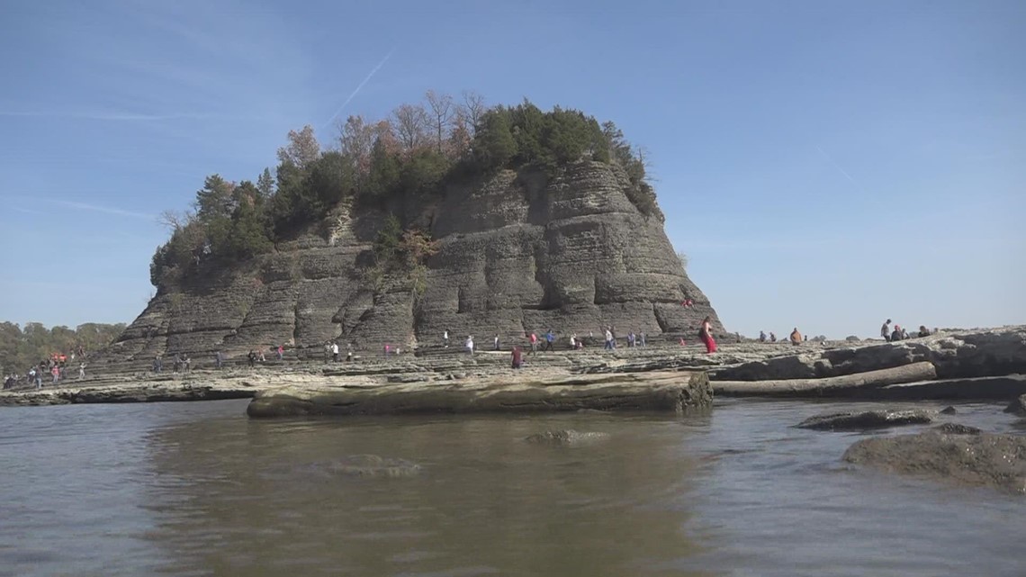 Drought-like conditions turn Tower Rock into a tourist destination ...