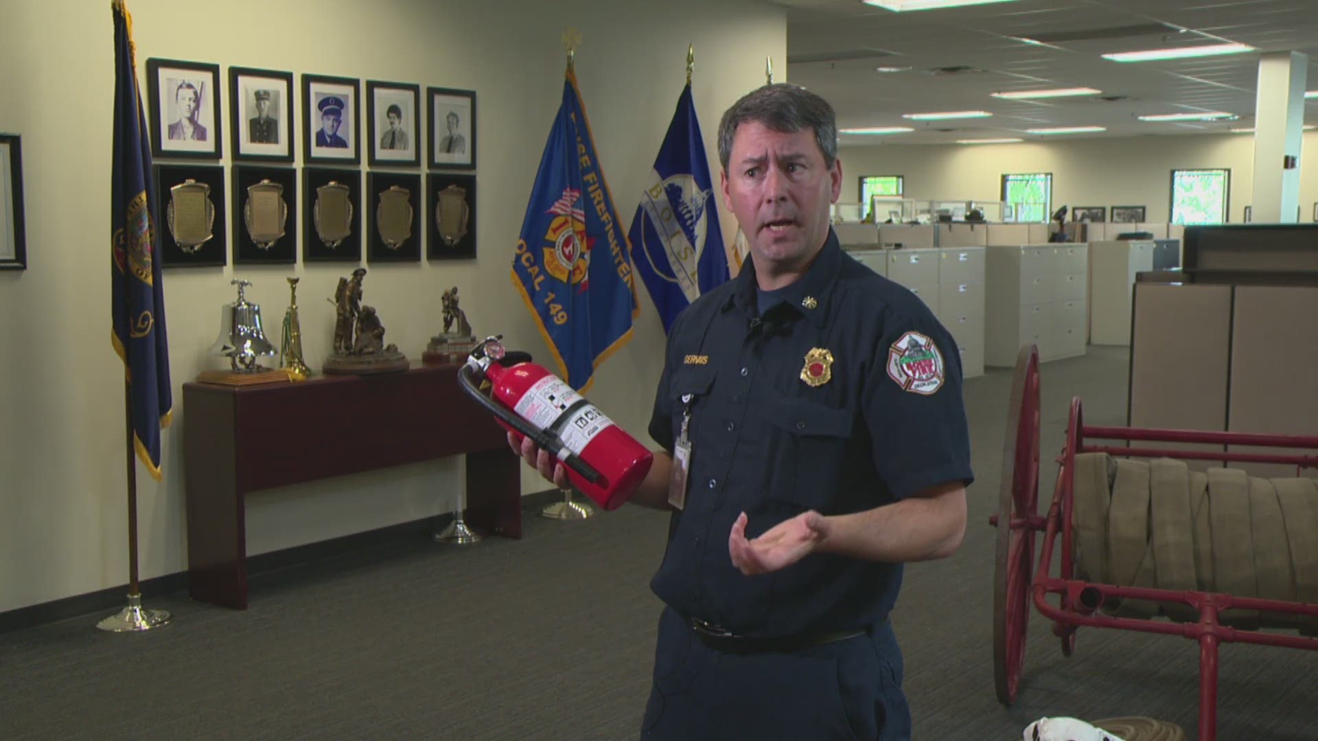 Boise Fire deputy chief explains how to properly use a fire ...