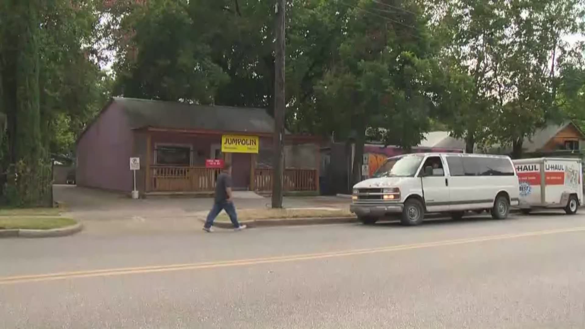 East Austin piñata store Jumpolin making a comeback | cbs8.com