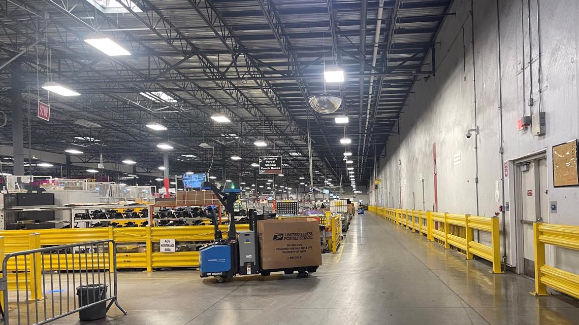 USPS braces for holiday shipping rush | cbs8.com