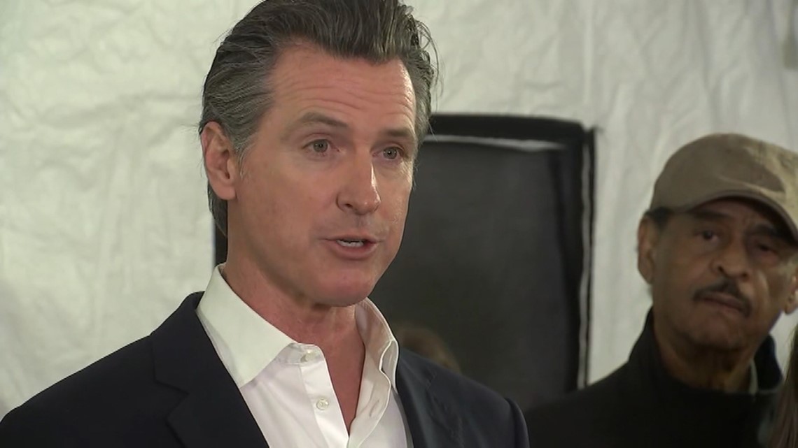 Pictures show Gov. Newsom unmasked at crowded dinner in Napa | cbs8.com