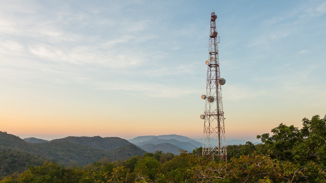 Nationwide cell service outage impacting AT&T, not others | cbs8.com