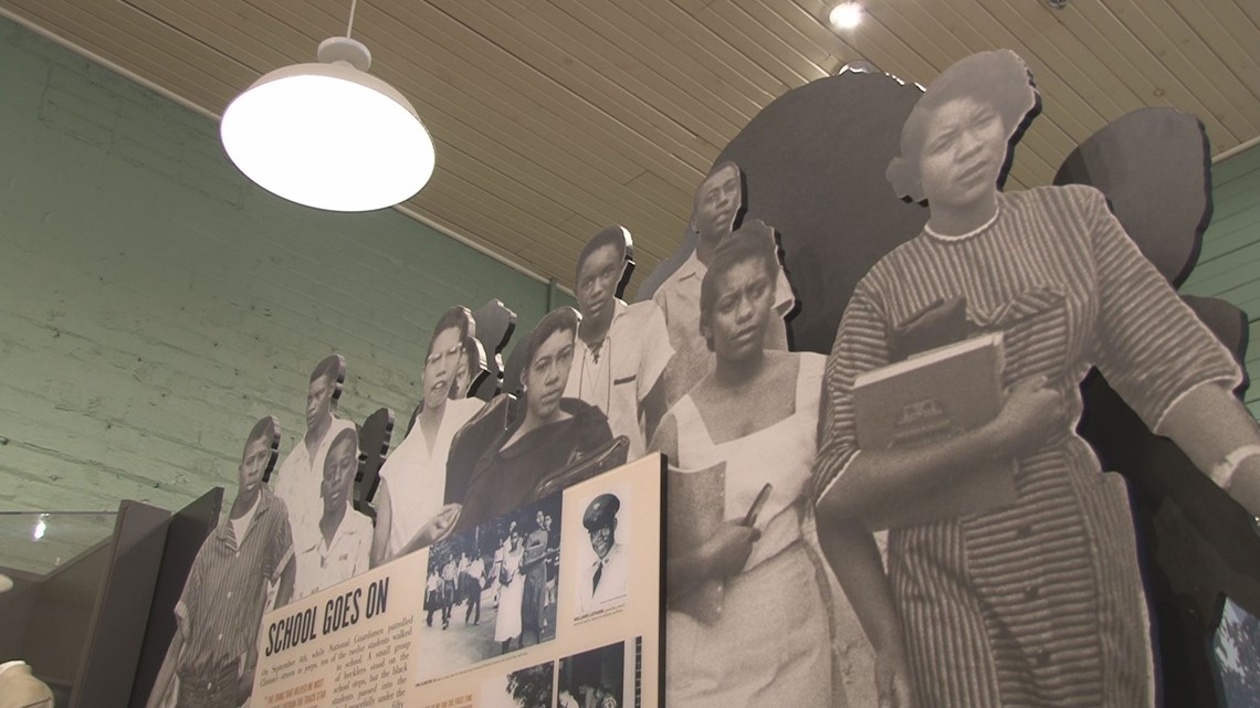 The Clinton 12: A journey toward integration | cbs8.com