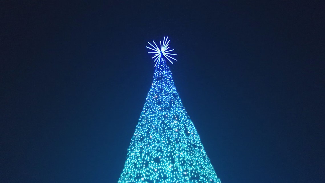 Dollywood tree lights up for Christmas | cbs8.com