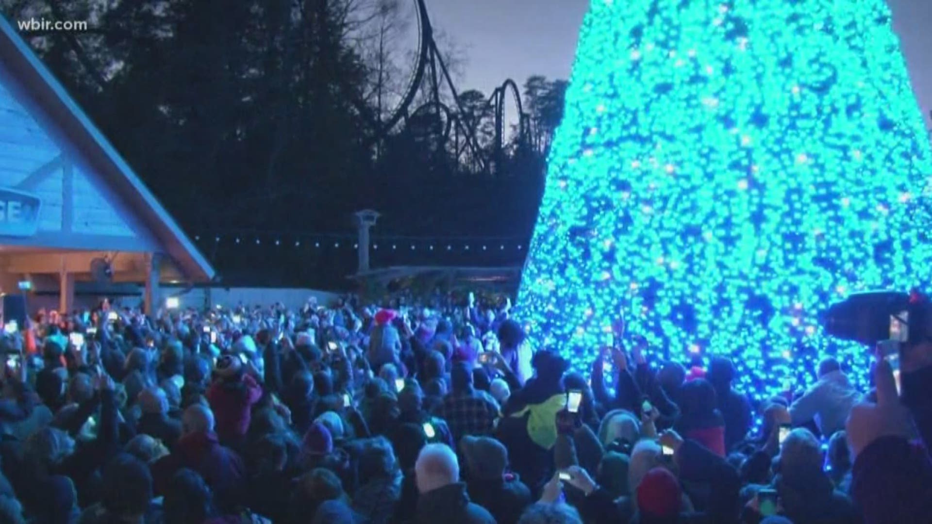 Dollywood tree lights up for Christmas | cbs8.com