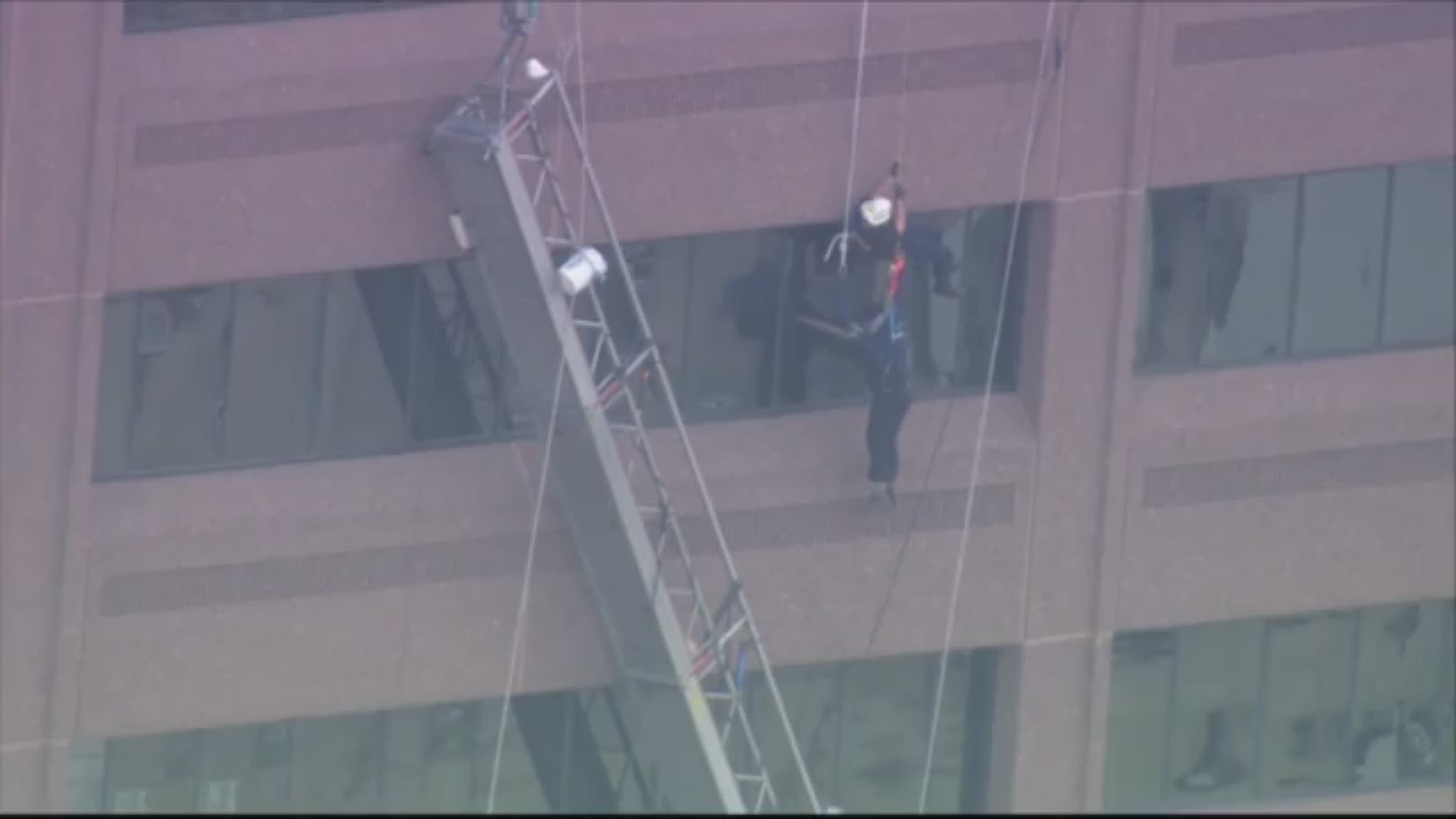 Window washer rescued after scaffolding malfunctions | cbs8.com