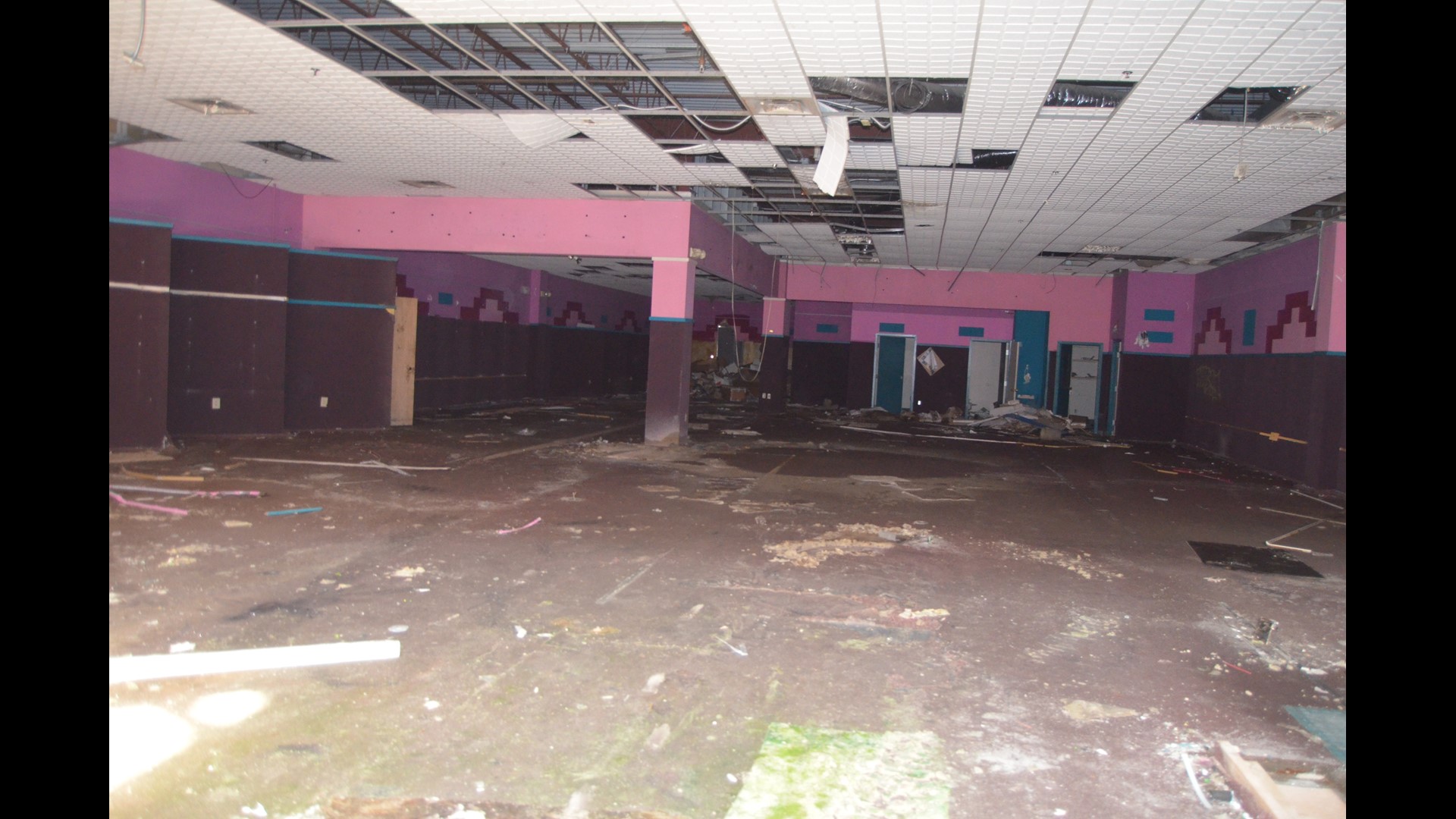 EXCLUSIVE | Video: Walk through Rolling Acres Mall one final time ...