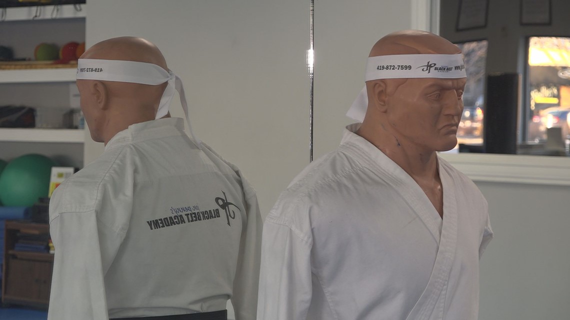 Self defense expert says to always be aware of your surroundings | cbs8.com