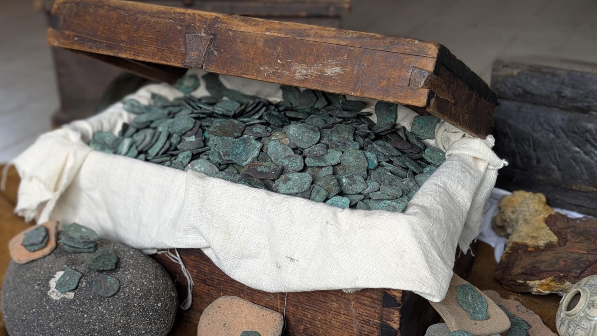 Florida crew finds $1M in treasure from 1700s shipwrecks | cbs8.com
