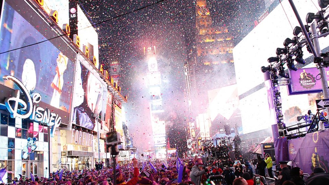 Science teachers, students get Times Square New Year's stage | cbs8.com
