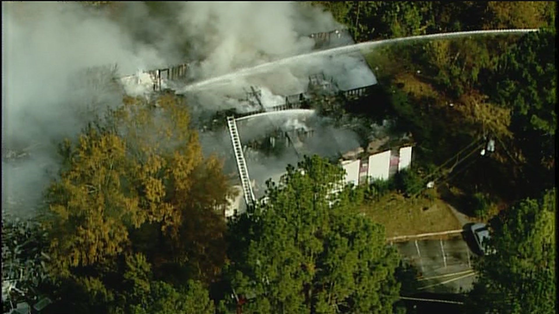 Fire displaces 20 in blighted DeKalb complex | cbs8.com